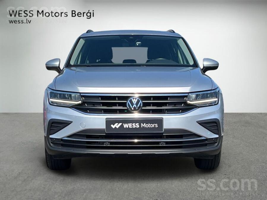 Pelēks Volkswagen Tiguan 2022 Rīga, ar dzinēja tilpumu 1.40 L un nobraukumu 45 tūkst. km par 26990 €, foto 6 vietnē AUTOMOTO.COM.LV