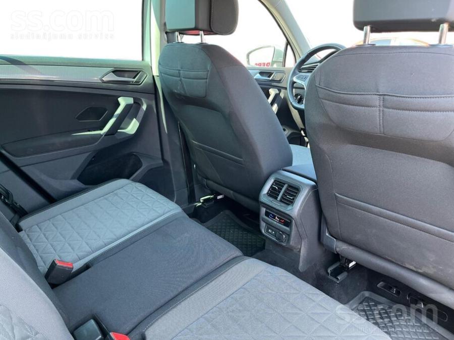 Pelēks Volkswagen Tiguan 2022 Rīga, ar dzinēja tilpumu 1.40 L un nobraukumu 45 tūkst. km par 26990 €, foto 8 vietnē AUTOMOTO.COM.LV