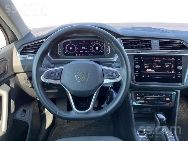 Grey Volkswagen Tiguan 2022 in Riga, with an engine capacity of 1.40 L and mileage of 45 thousand km for 26990 €, photo 9 on AUTOMOTO.COM.LV
