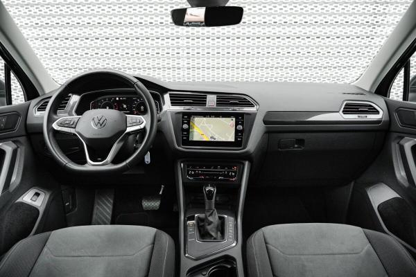 Pelēks Volkswagen Tiguan 2022 Mārupe, ar dzinēja tilpumu 1.50 L un nobraukumu 160 tūkst. km par 21350 €, foto 6 vietnē AUTOMOTO.COM.LV