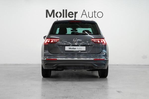 Pelēks Volkswagen Tiguan 2022 Viļņa, ar dzinēja tilpumu 1.50 L un nobraukumu 111 tūkst. km par 19500 €, foto 6 vietnē AUTOMOTO.COM.LV