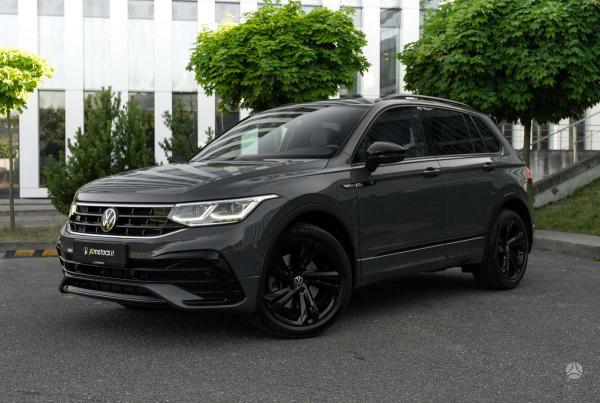 Grey Volkswagen Tiguan 2022 in Vilnius, with an engine capacity of 0.00 L and mileage of 42 thousand km for 32950 €, photo 1 on AUTOMOTO.COM.LV