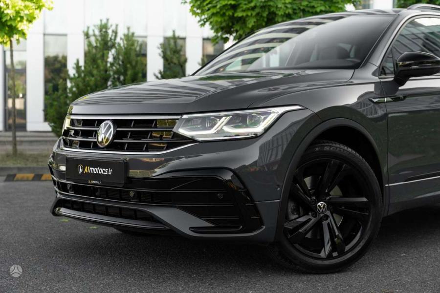 Pelēks Volkswagen Tiguan 2022 Viļņa, ar dzinēja tilpumu 0.00 L un nobraukumu 42 tūkst. km par 32950 €, foto 3 vietnē AUTOMOTO.COM.LV
