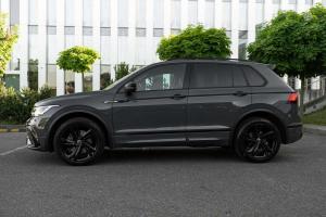Pelēks Volkswagen Tiguan 2022 Viļņa, ar dzinēja tilpumu 0.00 L un nobraukumu 42 tūkst. km par 32950 €, foto 8 vietnē AUTOMOTO.COM.LV