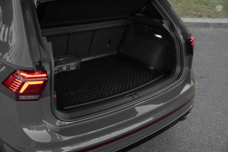 Pelēks Volkswagen Tiguan 2022 Viļņa, ar dzinēja tilpumu 0.00 L un nobraukumu 42 tūkst. km par 32950 €, foto 21 vietnē AUTOMOTO.COM.LV