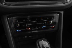 Pelēks Volkswagen Tiguan 2022 Viļņa, ar dzinēja tilpumu 0.00 L un nobraukumu 42 tūkst. km par 32950 €, foto 33 vietnē AUTOMOTO.COM.LV