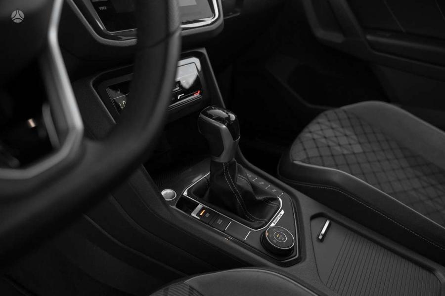 Pelēks Volkswagen Tiguan 2022 Viļņa, ar dzinēja tilpumu 0.00 L un nobraukumu 42 tūkst. km par 32950 €, foto 36 vietnē AUTOMOTO.COM.LV