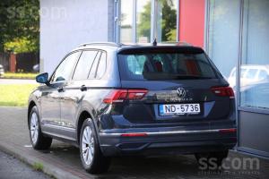 Grey Volkswagen Tiguan 2022 in Riga, with an engine capacity of 2.00 L and mileage of 221 thousand km for 17995 €, photo 6 on AUTOMOTO.COM.LV
