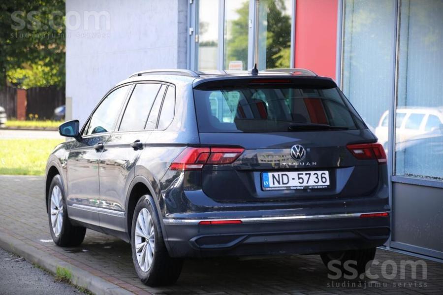 Grey Volkswagen Tiguan 2022 in Riga, with an engine capacity of 2.00 L and mileage of 221 thousand km for 17995 €, photo 6 on AUTOMOTO.COM.LV