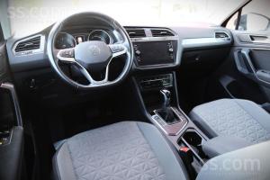 Grey Volkswagen Tiguan 2022 in Riga, with an engine capacity of 2.00 L and mileage of 221 thousand km for 17995 €, photo 9 on AUTOMOTO.COM.LV
