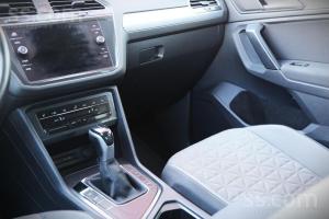 Grey Volkswagen Tiguan 2022 in Riga, with an engine capacity of 2.00 L and mileage of 221 thousand km for 17995 €, photo 10 on AUTOMOTO.COM.LV