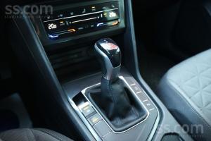 Grey Volkswagen Tiguan 2022 in Riga, with an engine capacity of 2.00 L and mileage of 221 thousand km for 17995 €, photo 11 on AUTOMOTO.COM.LV