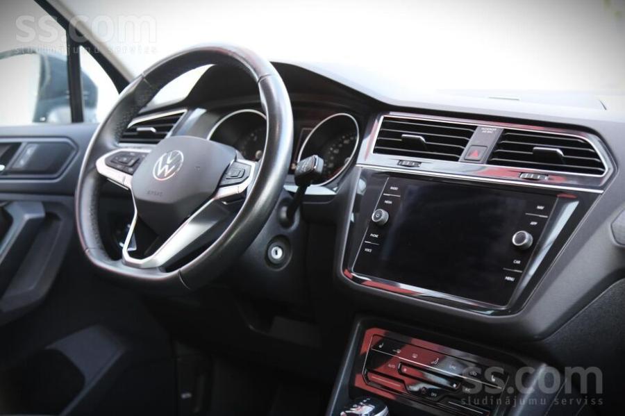 Grey Volkswagen Tiguan 2022 in Riga, with an engine capacity of 2.00 L and mileage of 221 thousand km for 17995 €, photo 13 on AUTOMOTO.COM.LV