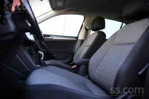 Grey Volkswagen Tiguan 2022 in Riga, with an engine capacity of 2.00 L and mileage of 221 thousand km for 17995 €, photo 14 on AUTOMOTO.COM.LV
