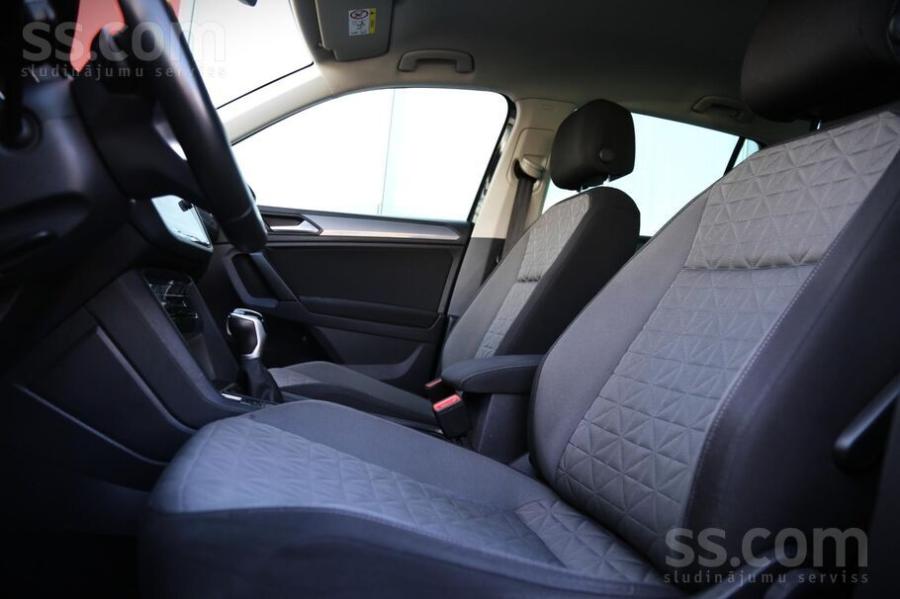 Grey Volkswagen Tiguan 2022 in Riga, with an engine capacity of 2.00 L and mileage of 221 thousand km for 17995 €, photo 14 on AUTOMOTO.COM.LV