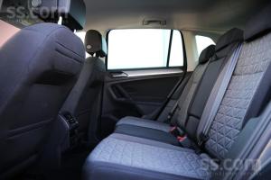 Grey Volkswagen Tiguan 2022 in Riga, with an engine capacity of 2.00 L and mileage of 221 thousand km for 17995 €, photo 16 on AUTOMOTO.COM.LV