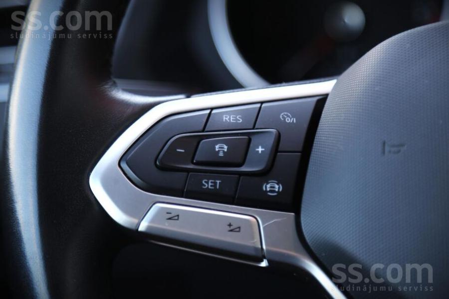 Grey Volkswagen Tiguan 2022 in Riga, with an engine capacity of 2.00 L and mileage of 221 thousand km for 17995 €, photo 19 on AUTOMOTO.COM.LV