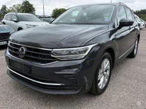 Grey Volkswagen Tiguan 2022 in Vilnius, with an engine capacity of 1.50 L and mileage of 160 thousand km for 21660 €, photo  on AUTOMOTO.COM.LV