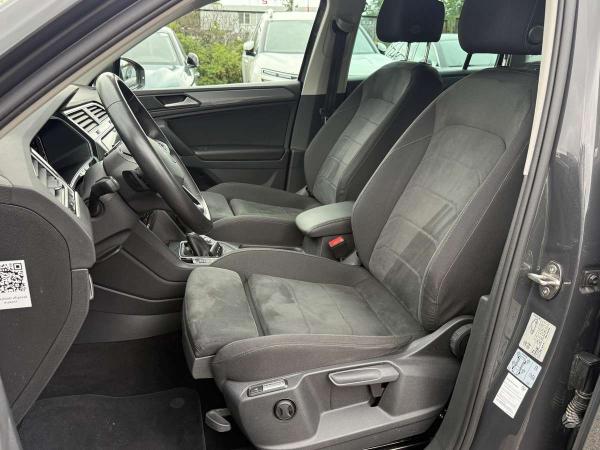 Grey Volkswagen Tiguan 2022 in Vilnius, with an engine capacity of 1.50 L and mileage of 160 thousand km for 21660 €, photo 5 on AUTOMOTO.COM.LV