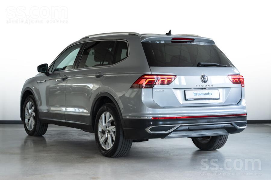 Pelēks Volkswagen Tiguan 2022 Rīga, ar dzinēja tilpumu 1.50 L un nobraukumu 83 tūkst. km par 23990 €, foto 4 vietnē AUTOMOTO.COM.LV