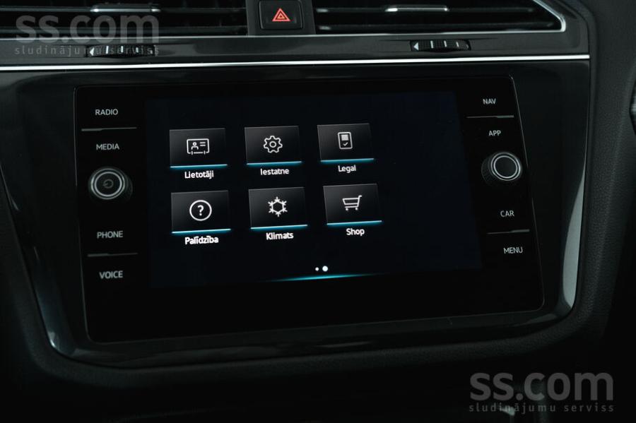 Pelēks Volkswagen Tiguan 2022 Rīga, ar dzinēja tilpumu 1.50 L un nobraukumu 83 tūkst. km par 23990 €, foto 17 vietnē AUTOMOTO.COM.LV