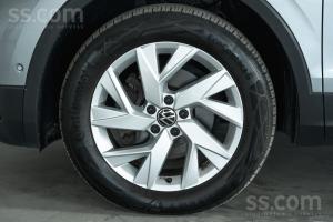 Pelēks Volkswagen Tiguan 2022 Rīga, ar dzinēja tilpumu 1.50 L un nobraukumu 83 tūkst. km par 23990 €, foto 23 vietnē AUTOMOTO.COM.LV