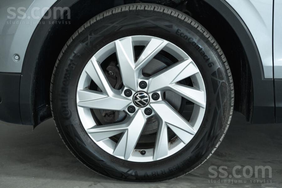 Pelēks Volkswagen Tiguan 2022 Rīga, ar dzinēja tilpumu 1.50 L un nobraukumu 83 tūkst. km par 23990 €, foto 23 vietnē AUTOMOTO.COM.LV