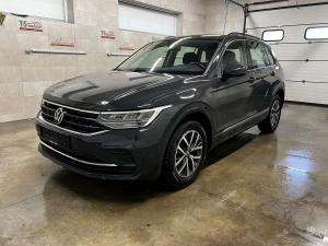 Grey Volkswagen Tiguan 2022 in Marijampole, with an engine capacity of 1.50 L and mileage of 62 thousand km for 22385 €, photo  on AUTOMOTO.COM.LV