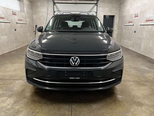 Grey Volkswagen Tiguan 2022 in Marijampole, with an engine capacity of 1.50 L and mileage of 62 thousand km for 22385 €, photo 2 on AUTOMOTO.COM.LV