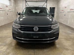 Pelēks Volkswagen Tiguan 2022 Marijampole, ar dzinēja tilpumu 1.50 L un nobraukumu 62 tūkst. km par 22385 €, foto 3 vietnē AUTOMOTO.COM.LV