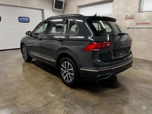 Pelēks Volkswagen Tiguan 2022 Marijampole, ar dzinēja tilpumu 1.50 L un nobraukumu 62 tūkst. km par 22385 €, foto 5 vietnē AUTOMOTO.COM.LV