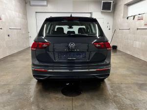 Pelēks Volkswagen Tiguan 2022 Marijampole, ar dzinēja tilpumu 1.50 L un nobraukumu 62 tūkst. km par 22385 €, foto 6 vietnē AUTOMOTO.COM.LV