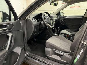 Pelēks Volkswagen Tiguan 2022 Marijampole, ar dzinēja tilpumu 1.50 L un nobraukumu 62 tūkst. km par 22385 €, foto 8 vietnē AUTOMOTO.COM.LV