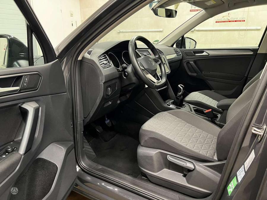 Pelēks Volkswagen Tiguan 2022 Marijampole, ar dzinēja tilpumu 1.50 L un nobraukumu 62 tūkst. km par 22385 €, foto 8 vietnē AUTOMOTO.COM.LV