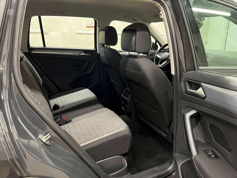 Pelēks Volkswagen Tiguan 2022 Marijampole, ar dzinēja tilpumu 1.50 L un nobraukumu 62 tūkst. km par 22385 €, foto 13 vietnē AUTOMOTO.COM.LV
