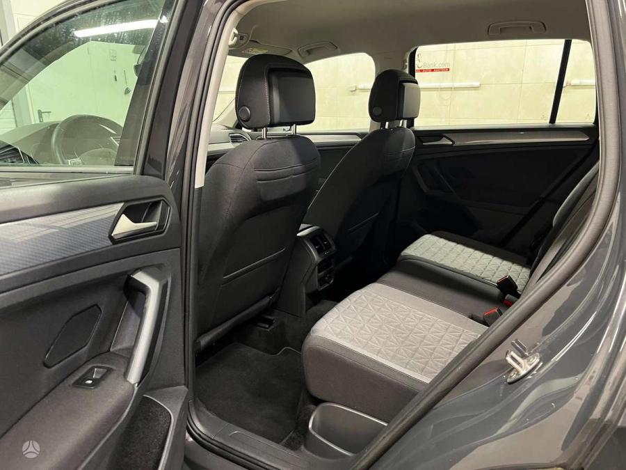 Pelēks Volkswagen Tiguan 2022 Marijampole, ar dzinēja tilpumu 1.50 L un nobraukumu 62 tūkst. km par 22385 €, foto 14 vietnē AUTOMOTO.COM.LV