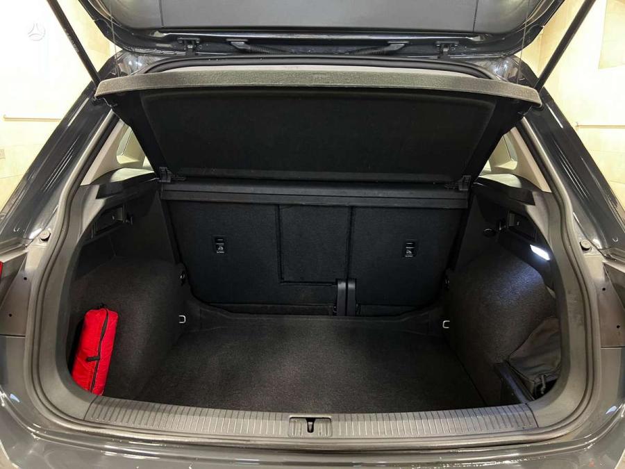 Pelēks Volkswagen Tiguan 2022 Marijampole, ar dzinēja tilpumu 1.50 L un nobraukumu 62 tūkst. km par 22385 €, foto 15 vietnē AUTOMOTO.COM.LV