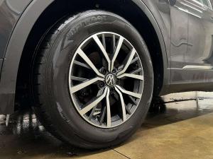 Pelēks Volkswagen Tiguan 2022 Marijampole, ar dzinēja tilpumu 1.50 L un nobraukumu 62 tūkst. km par 22385 €, foto 16 vietnē AUTOMOTO.COM.LV