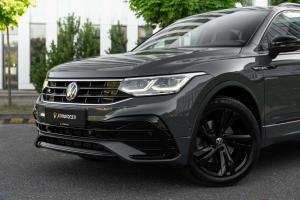 Grey Volkswagen Tiguan 2022 in Vilnius, with an engine capacity of 1.98 L and mileage of 42 thousand km for 31950 €, photo 3 on AUTOMOTO.COM.LV