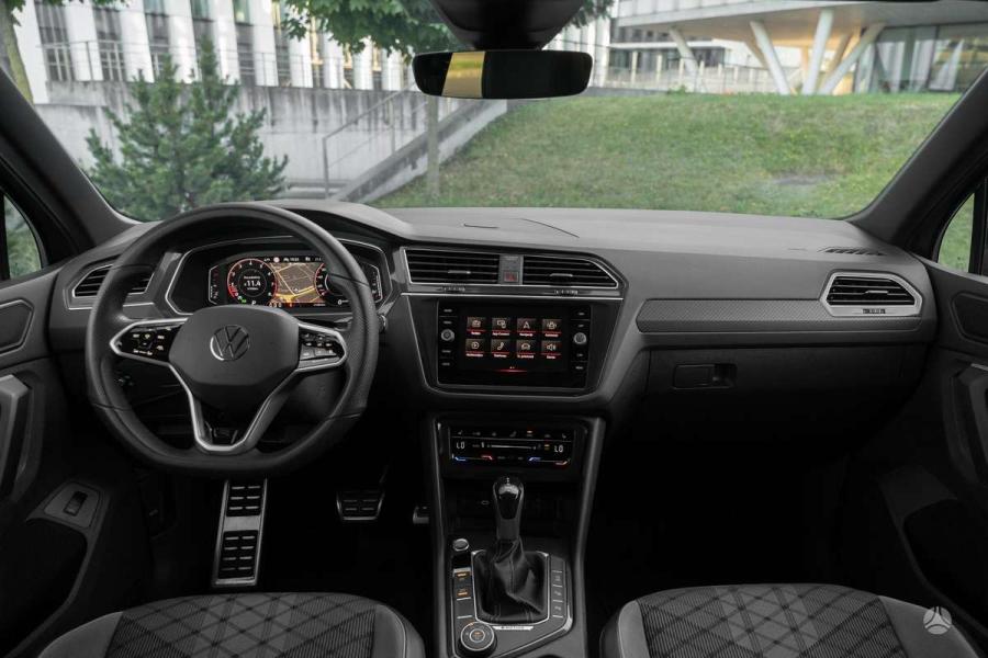 Grey Volkswagen Tiguan 2022 in Vilnius, with an engine capacity of 1.98 L and mileage of 42 thousand km for 31950 €, photo 17 on AUTOMOTO.COM.LV