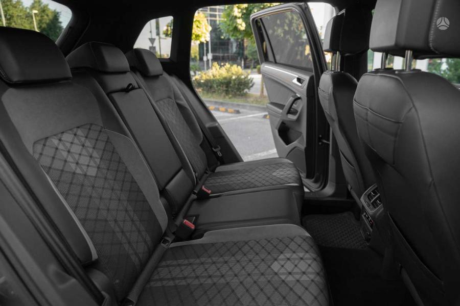 Grey Volkswagen Tiguan 2022 in Vilnius, with an engine capacity of 1.98 L and mileage of 42 thousand km for 31950 €, photo 20 on AUTOMOTO.COM.LV