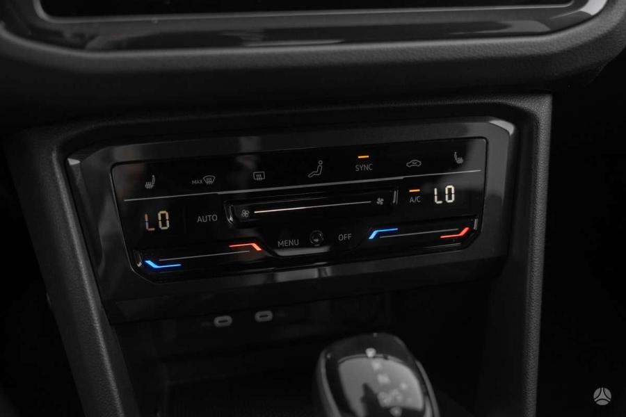 Grey Volkswagen Tiguan 2022 in Vilnius, with an engine capacity of 1.98 L and mileage of 42 thousand km for 31950 €, photo 33 on AUTOMOTO.COM.LV