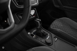 Grey Volkswagen Tiguan 2022 in Vilnius, with an engine capacity of 1.98 L and mileage of 42 thousand km for 31950 €, photo 36 on AUTOMOTO.COM.LV