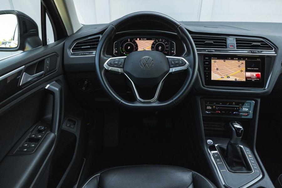 Grey Volkswagen Tiguan 2022 in Ventspils, with an engine capacity of 1.40 L and mileage of 120 thousand km for 24800 €, photo 21 on AUTOMOTO.COM.LV
