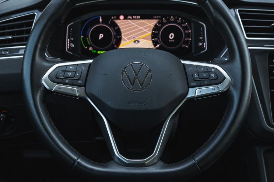 Grey Volkswagen Tiguan 2022 in Ventspils, with an engine capacity of 1.40 L and mileage of 120 thousand km for 24800 €, photo 22 on AUTOMOTO.COM.LV