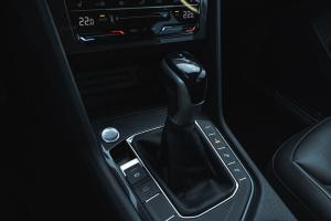 Grey Volkswagen Tiguan 2022 in Ventspils, with an engine capacity of 1.40 L and mileage of 120 thousand km for 24800 €, photo 33 on AUTOMOTO.COM.LV