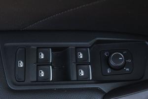 Grey Volkswagen Tiguan 2022 in Ventspils, with an engine capacity of 1.40 L and mileage of 120 thousand km for 24800 €, photo 36 on AUTOMOTO.COM.LV