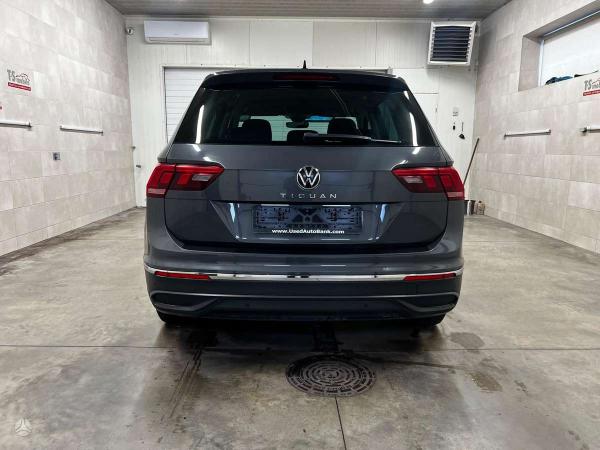 Pelēks Volkswagen Tiguan 2022 Marijampole, ar dzinēja tilpumu 1.50 L un nobraukumu 133 tūkst. km par 20558 €, foto 5 vietnē AUTOMOTO.COM.LV