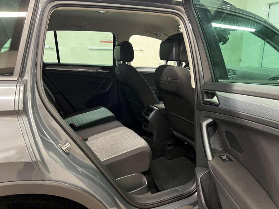 Pelēks Volkswagen Tiguan 2022 Marijampole, ar dzinēja tilpumu 1.50 L un nobraukumu 133 tūkst. km par 20558 €, foto 13 vietnē AUTOMOTO.COM.LV