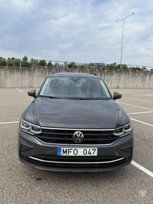 Pelēks Volkswagen Tiguan 2022 Viļņa, ar dzinēja tilpumu 1.50 L un nobraukumu 113 tūkst. km par 23330 €, foto 3 vietnē AUTOMOTO.COM.LV